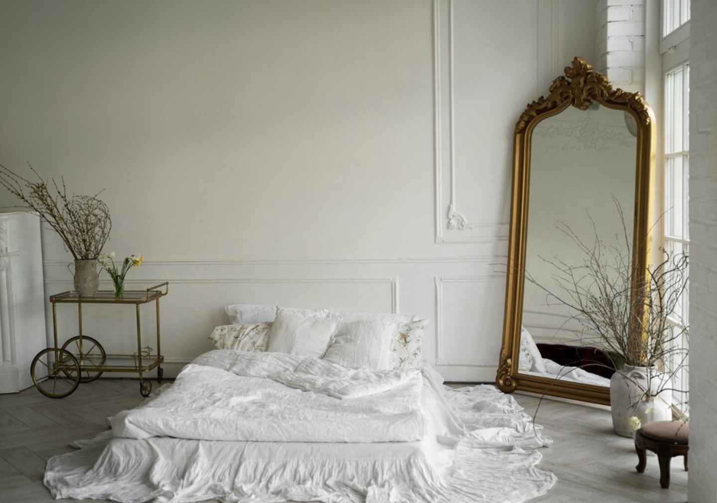 5 Trendy Mirror Design for a Fresh Look in 2024 | Bonito Designs
